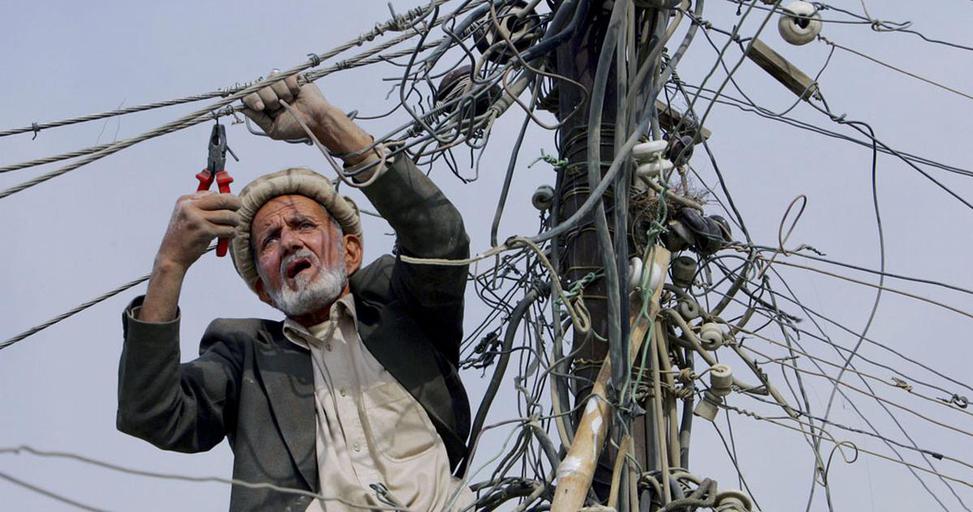 Iran Resumes Electricity Exports Despite Domestic Power Problems